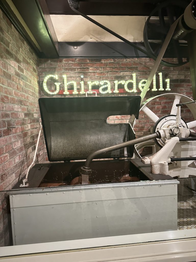 Ghirardelli Square San Francisco (The Best Ghirardelli Chocolate ...